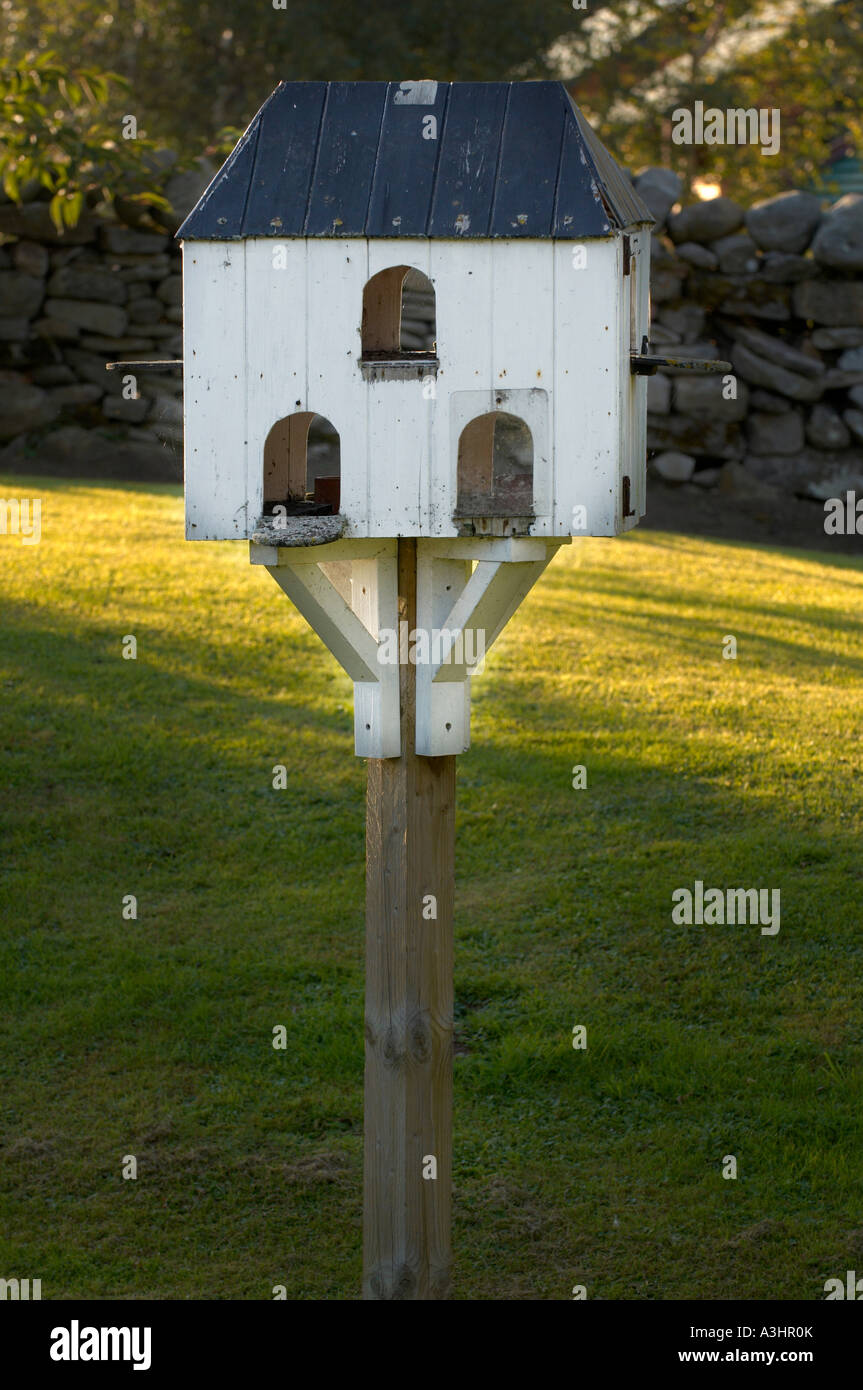 White empty dovecote in garden Stock Photo - Alamy