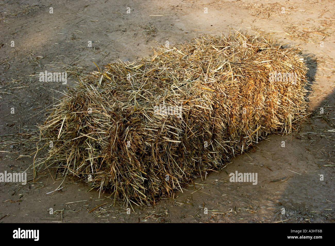 hay bale close up country Stock Photo - Alamy