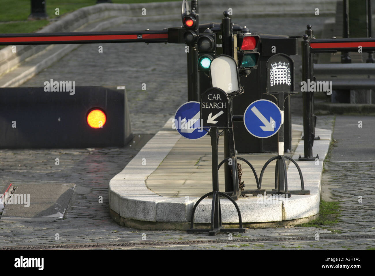 Parliament gates hi-res stock photography and images - Alamy