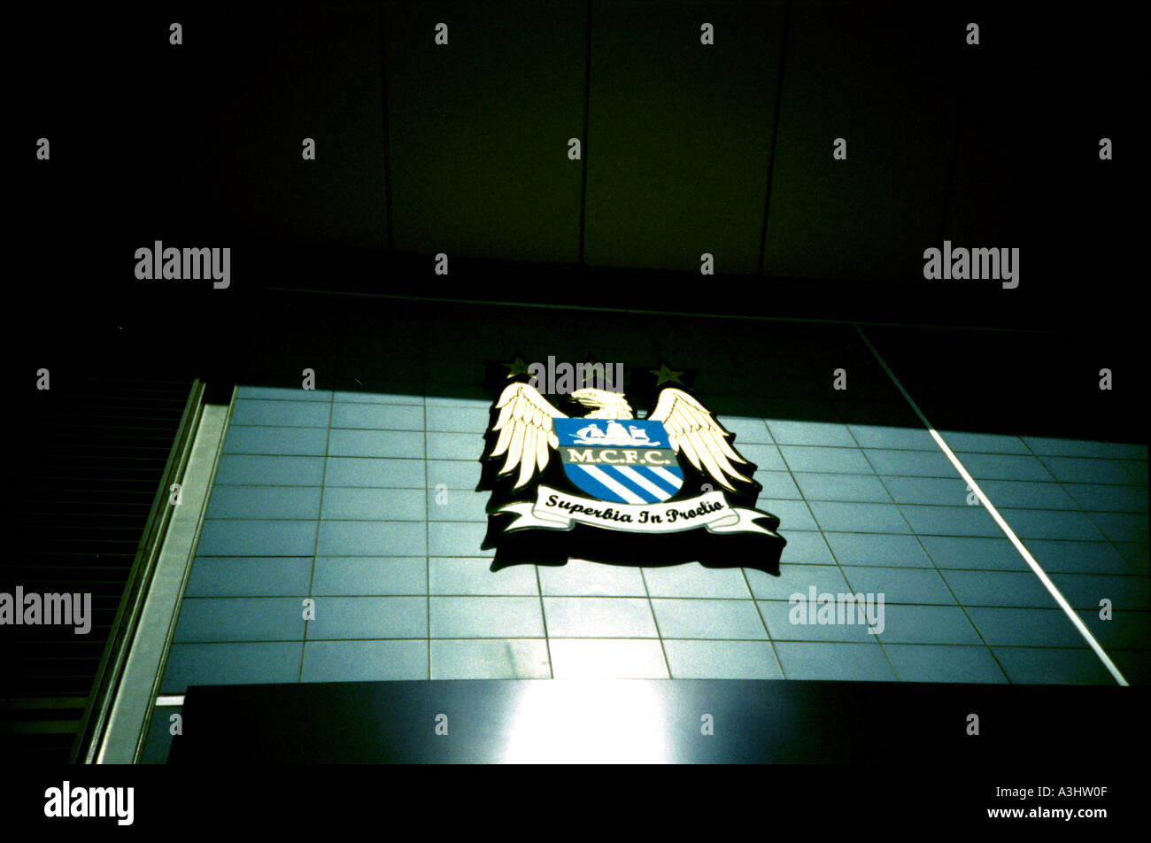 Manchester city football club badge hi-res stock photography and images ...