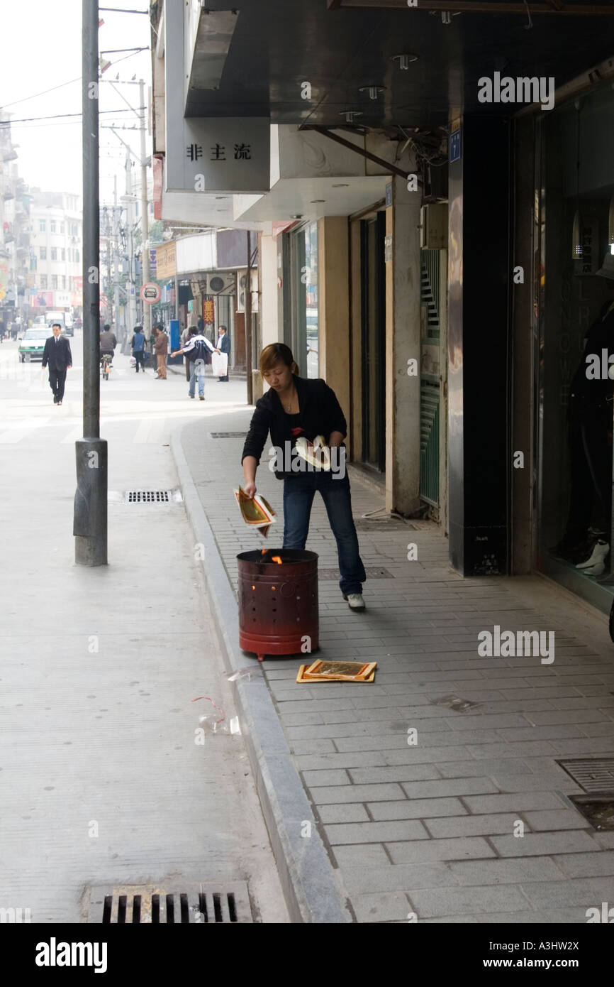 Tomb sweeping hi-res stock photography and images - Alamy
