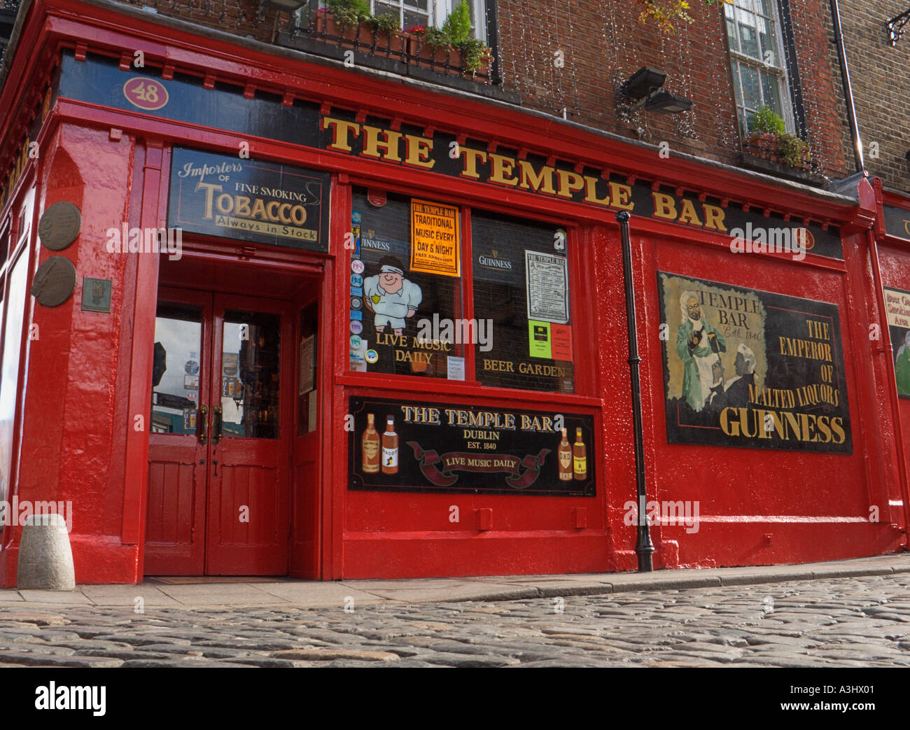 Dublins temple bar area hi-res stock photography and images - Alamy