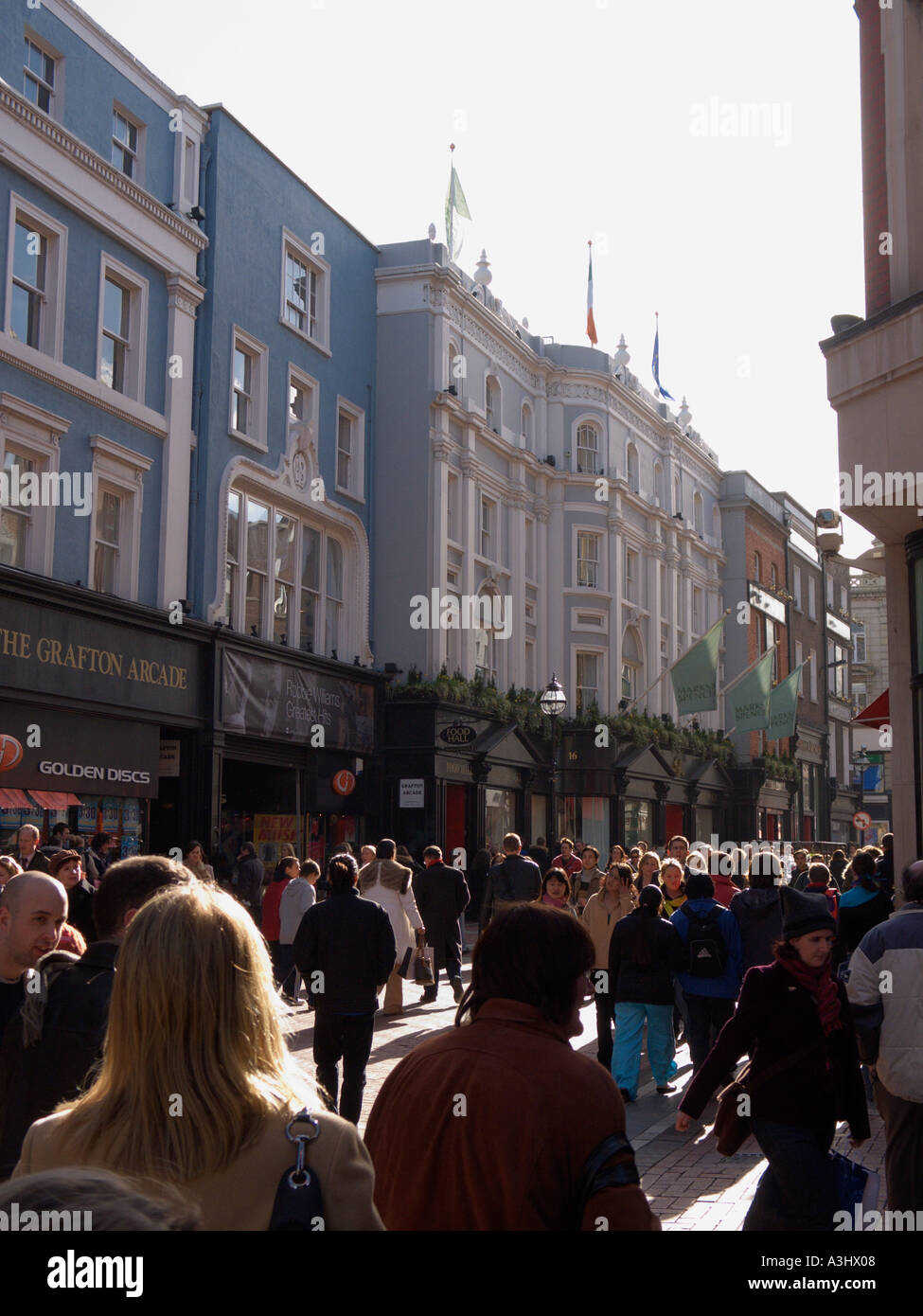 Busy crowded street scene, shopping in Graften Street, Dublin, Ireland ...