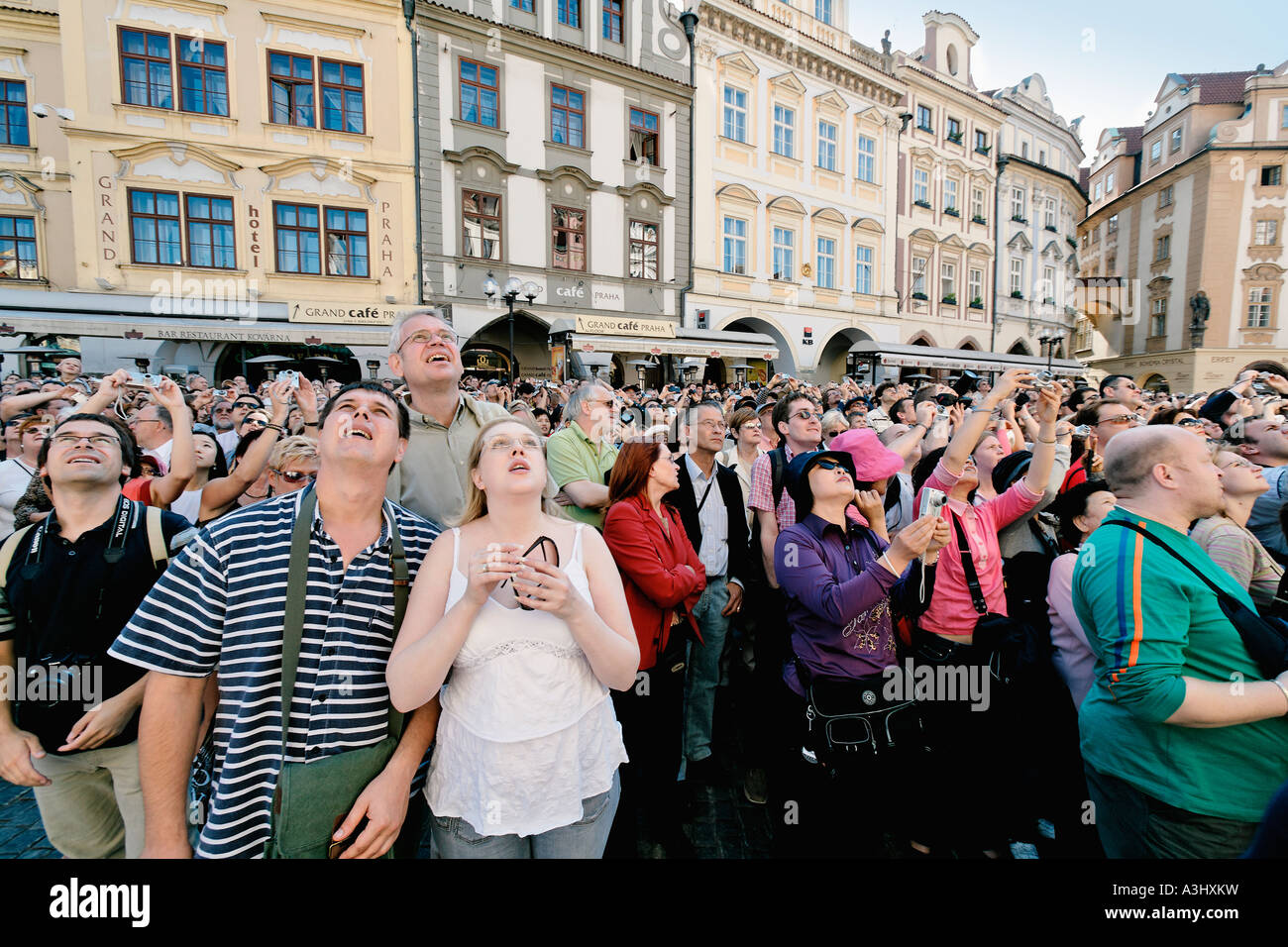 CZECH REPUBLIC PRAGUE OLD TOWN HALL OLD TOWN SQUARE TOURISTS WATCHING ...