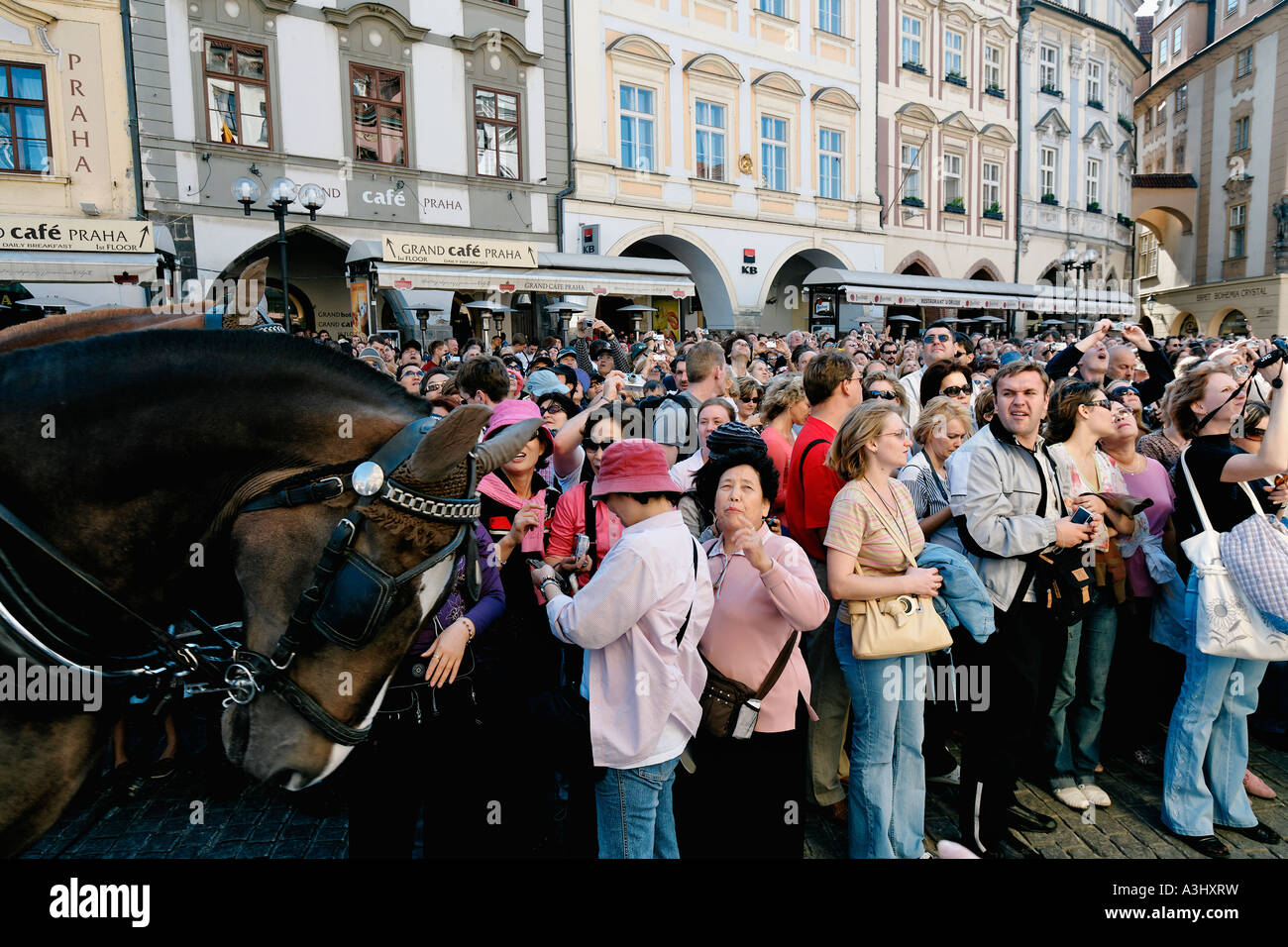 CZECH REPUBLIC PRAGUE OLD TOWN HALL OLD TOWN SQUARE TOURISTS WATCHING ...