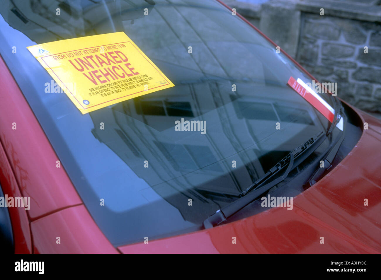 Notice on the windscreen of an untaxed car Stock Photo - Alamy