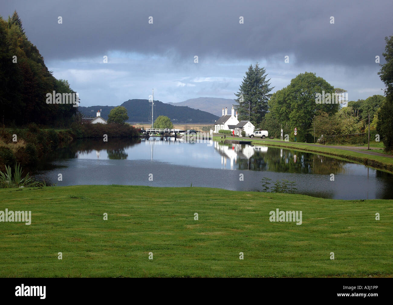 Crinan canal hi-res stock photography and images - Alamy