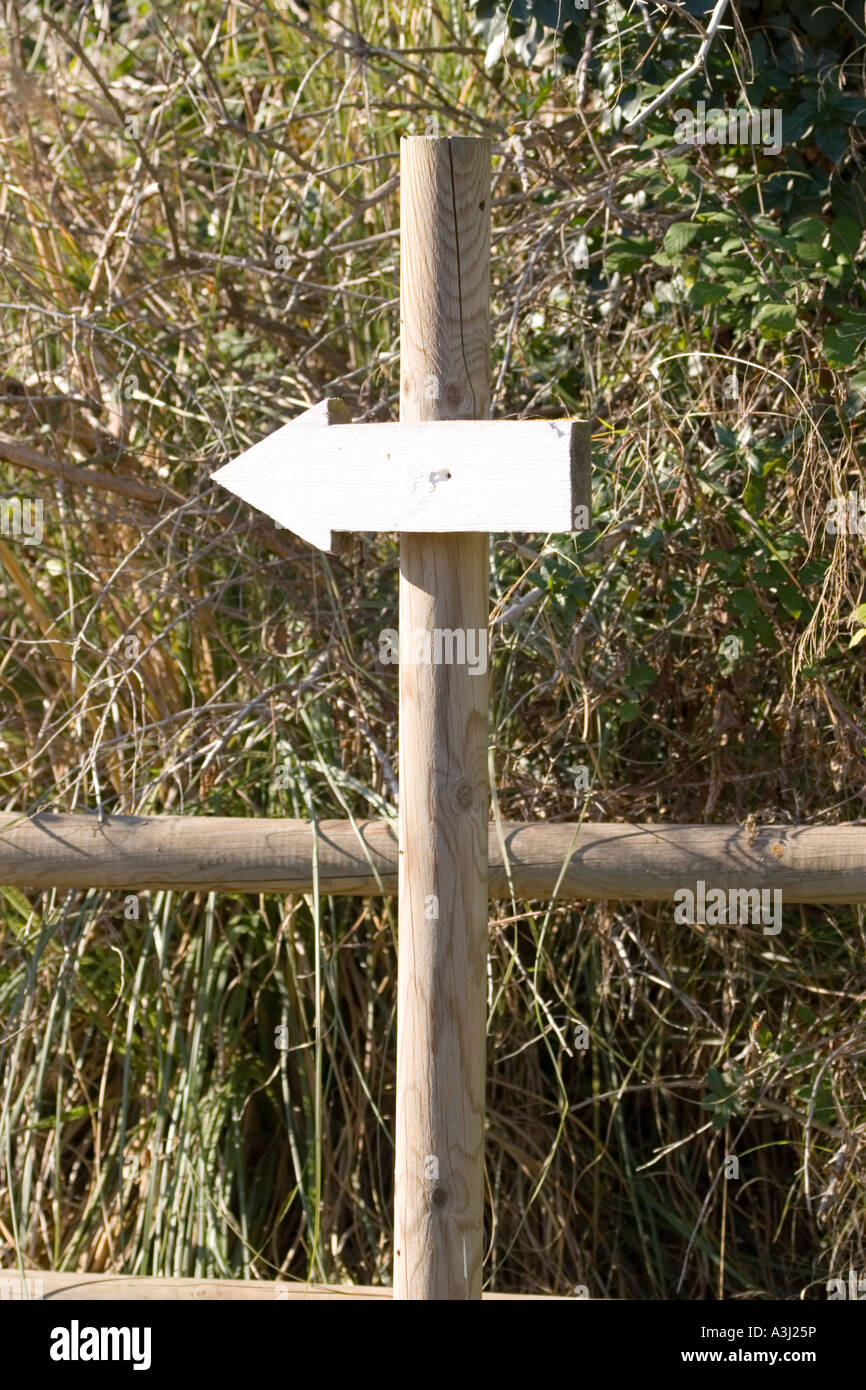 ARROW SIGNAL SHOWING DIRECTION Stock Photo - Alamy