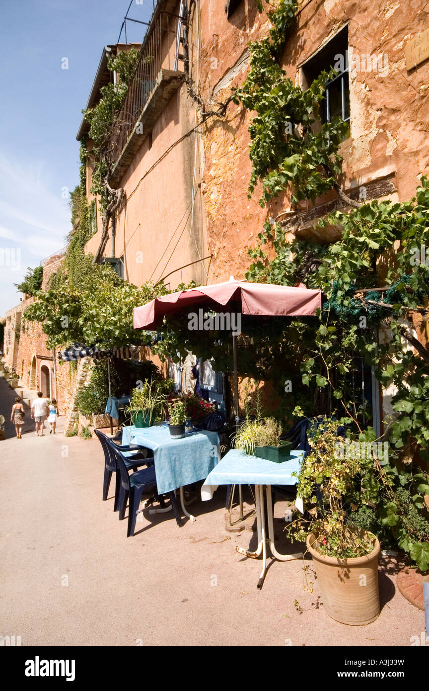 Cafe scene in Rousillon, Vaucluse, Provence, France Stock Photo - Alamy