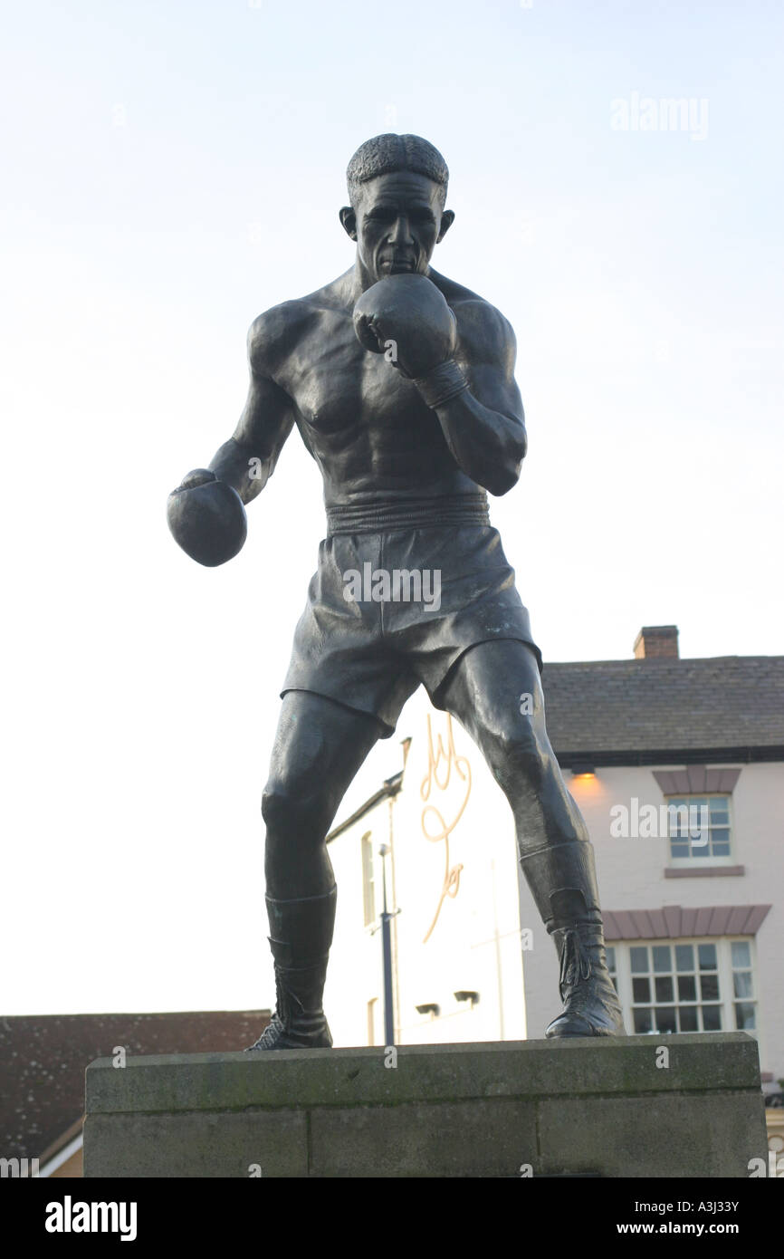 Randolph turpin statue warwick hi-res stock photography and images - Alamy
