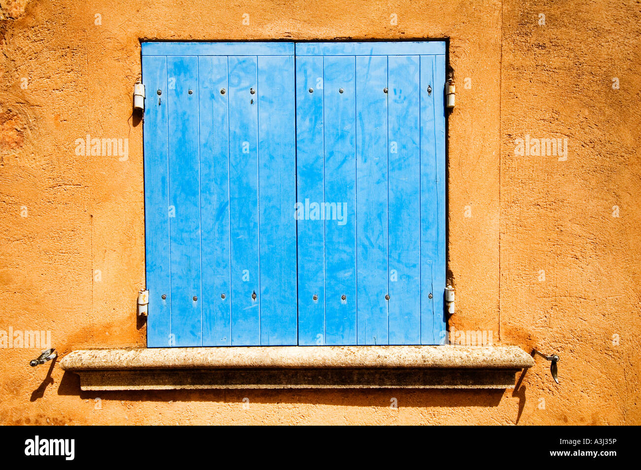 Coloured shutter in Rousillon, Vaucluse, Provence, France Stock Photo ...
