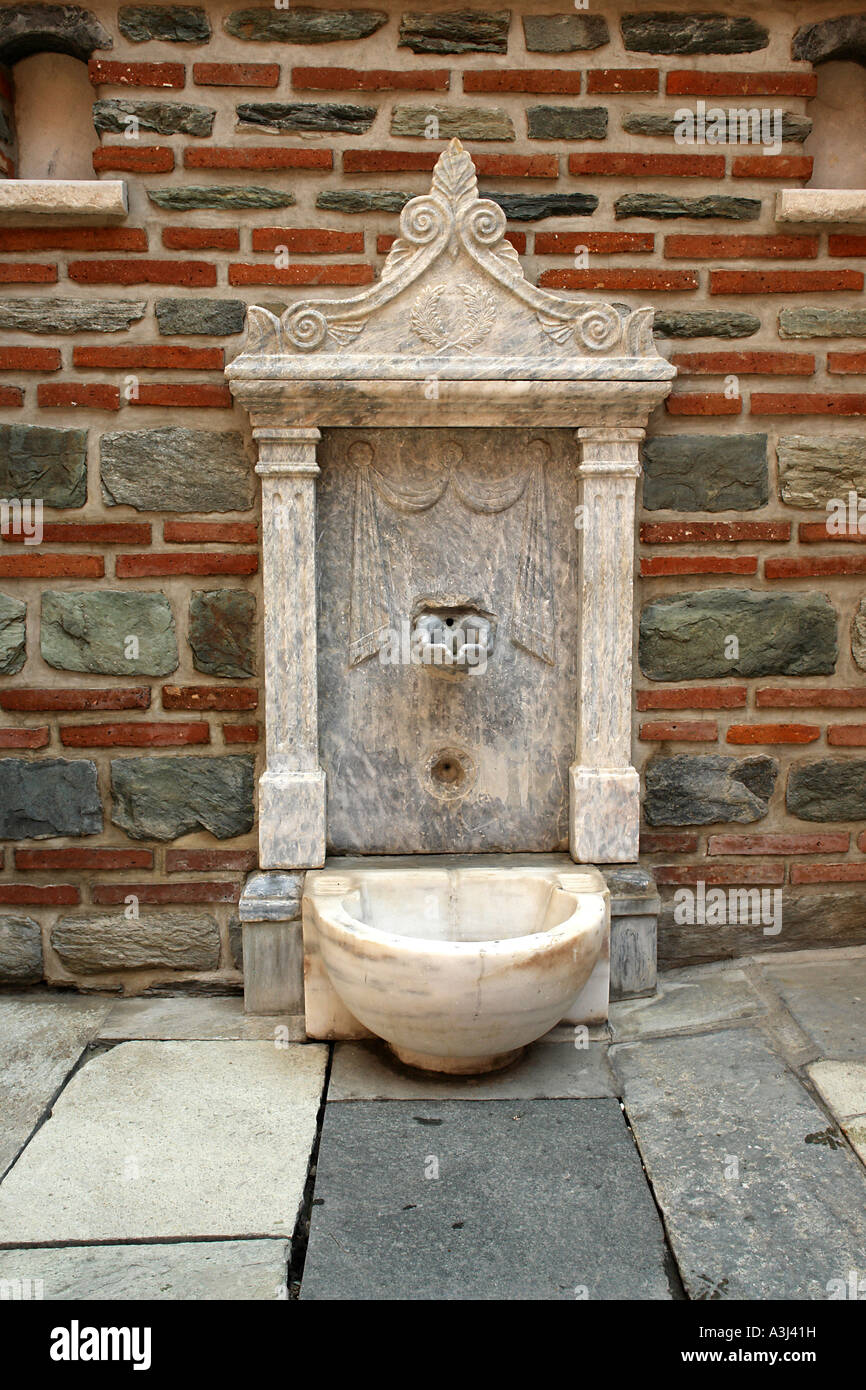 Fount hi-res stock photography and images - Alamy