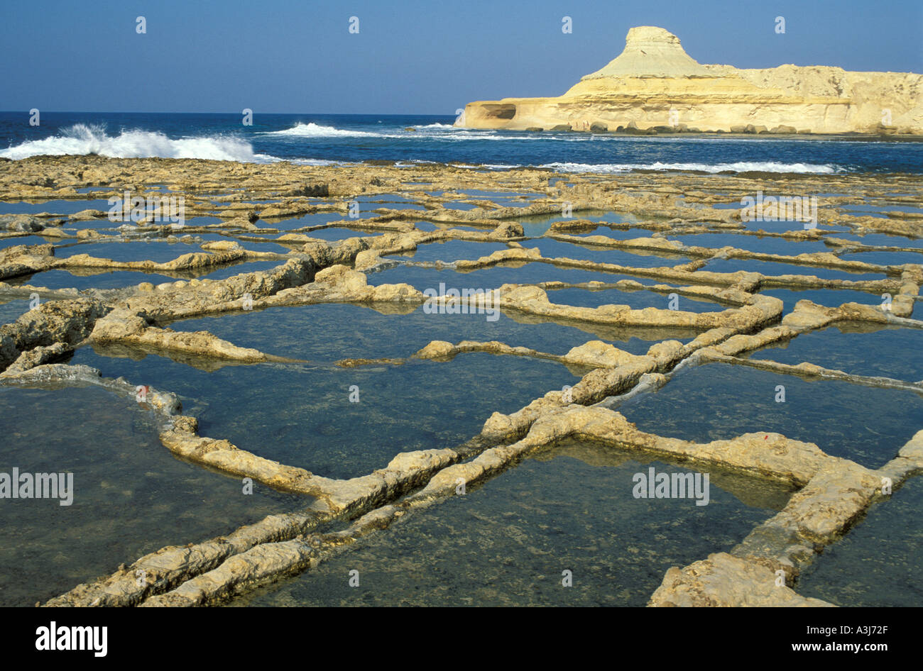 Shallow basins hi-res stock photography and images - Alamy