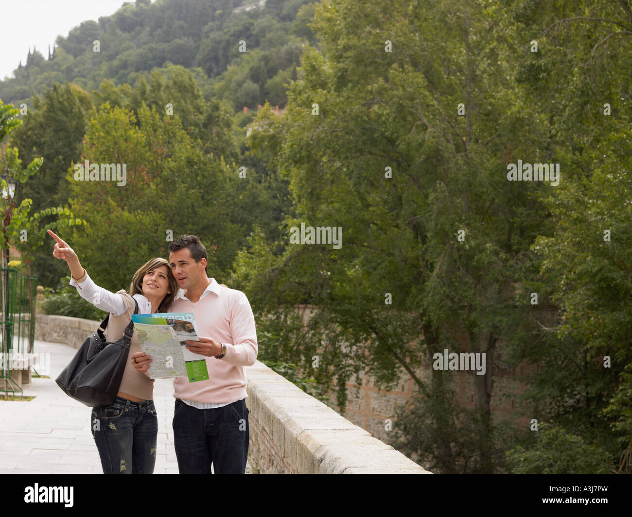 Couple sightseeing city hi-res stock photography and images - Alamy