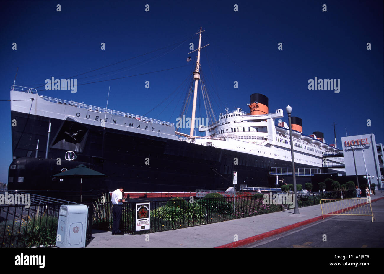 The Queen Mary ocean liner moored alongside the Russian submarine ...