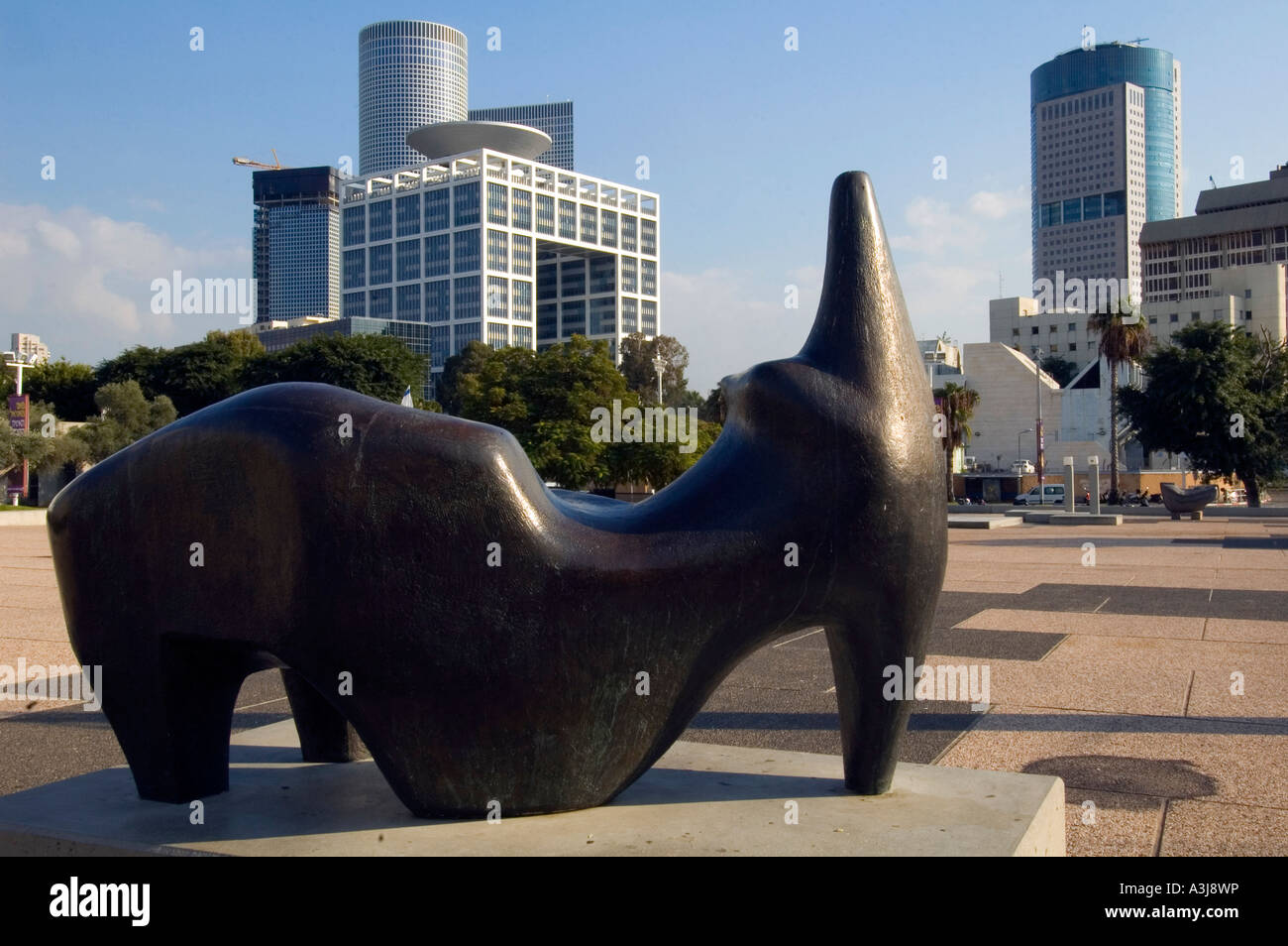 Henry Moore sculpture at the plaza in front of Tel Aviv art museum in ...