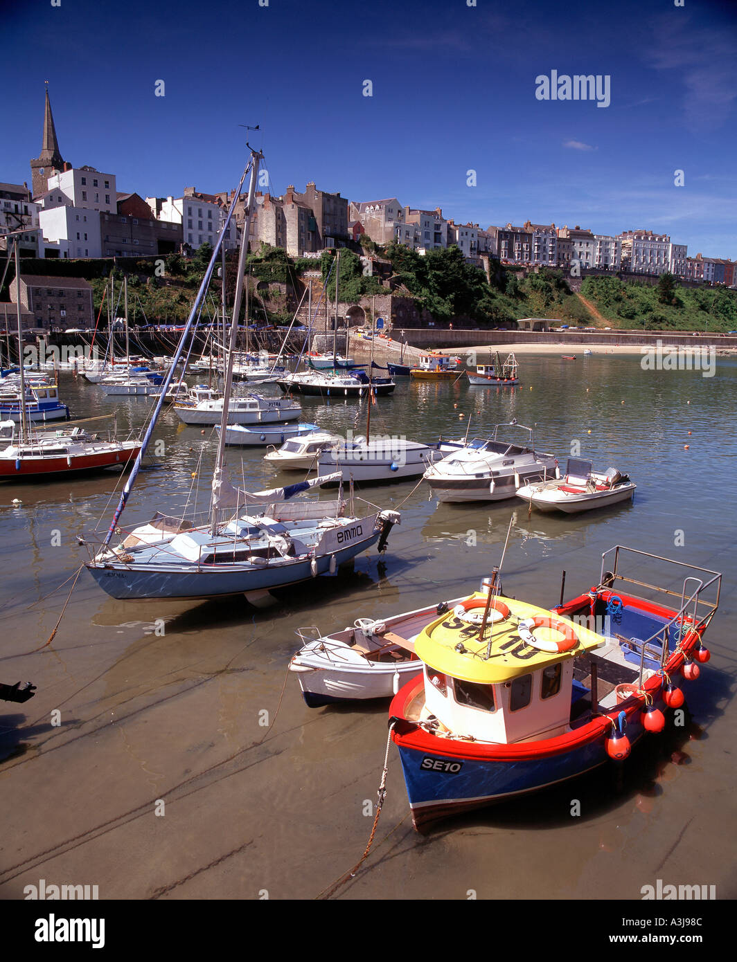 Tenby fishing boat harbour hi-res stock photography and images - Alamy