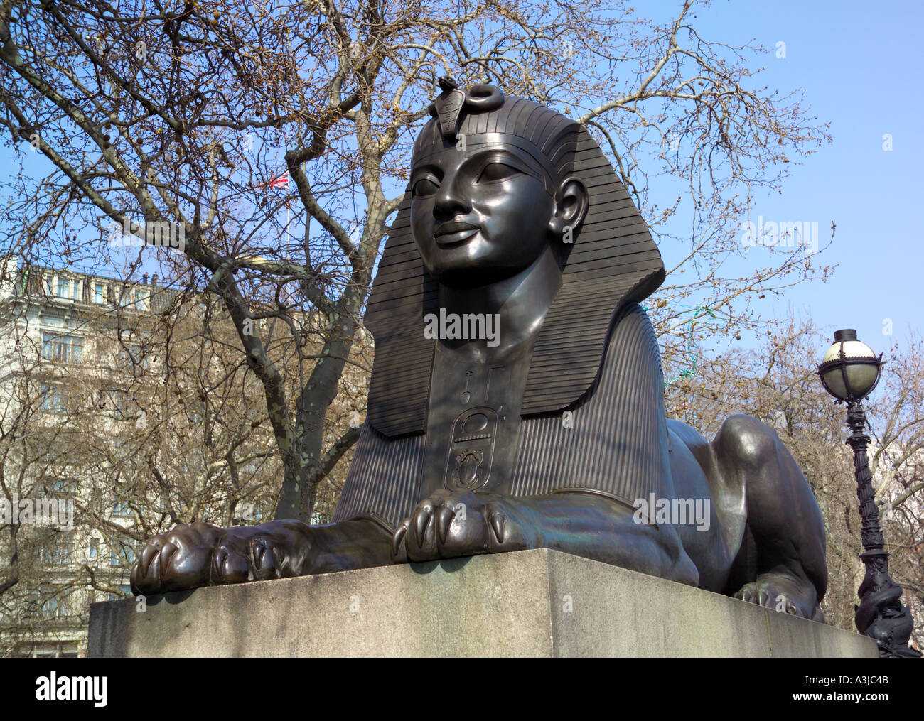 Sphinx embankment hi-res stock photography and images - Alamy