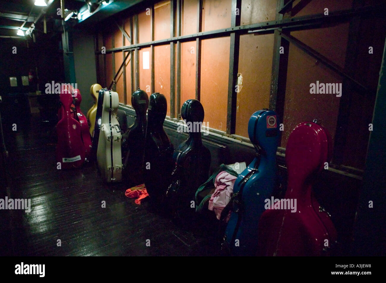 Stage wings hi-res stock photography and images - Alamy
