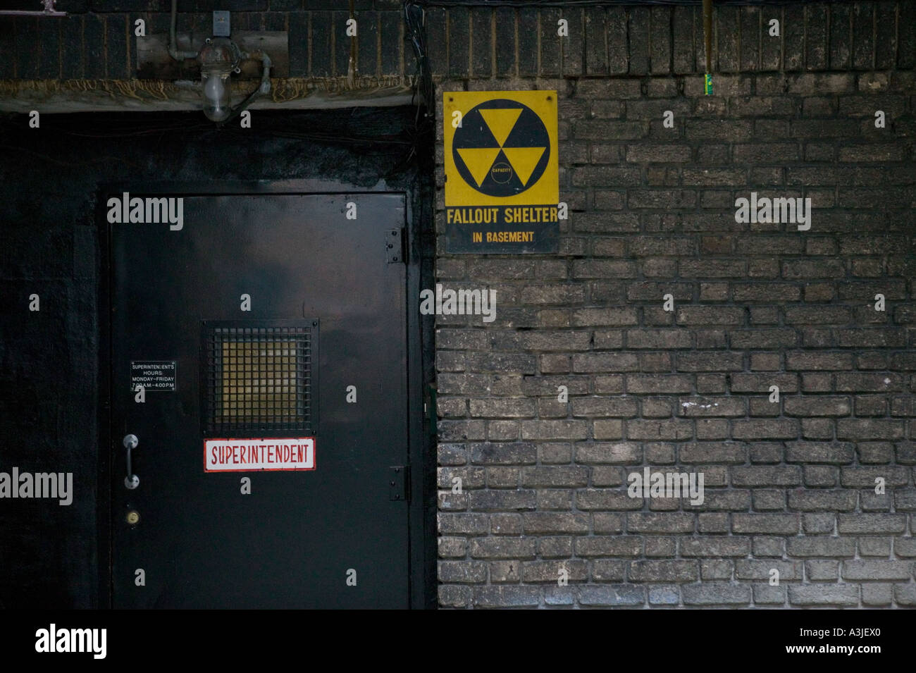 Nuclear fallout shelter hi-res stock photography and images - Alamy