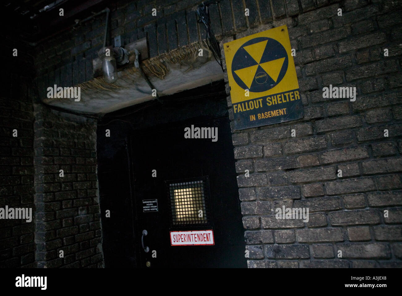 Nuclear shelter hi-res stock photography and images - Alamy