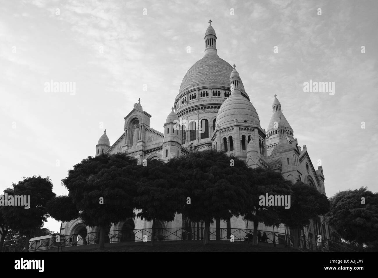 Sacre' Coeur on the Montmartre hill in Paris Stock Photo - Alamy