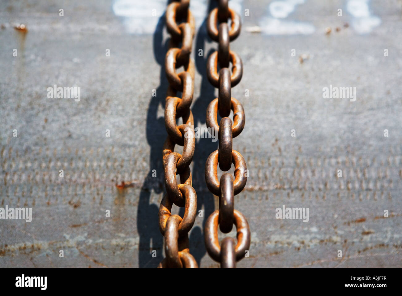 Chains lifting hi-res stock photography and images - Alamy