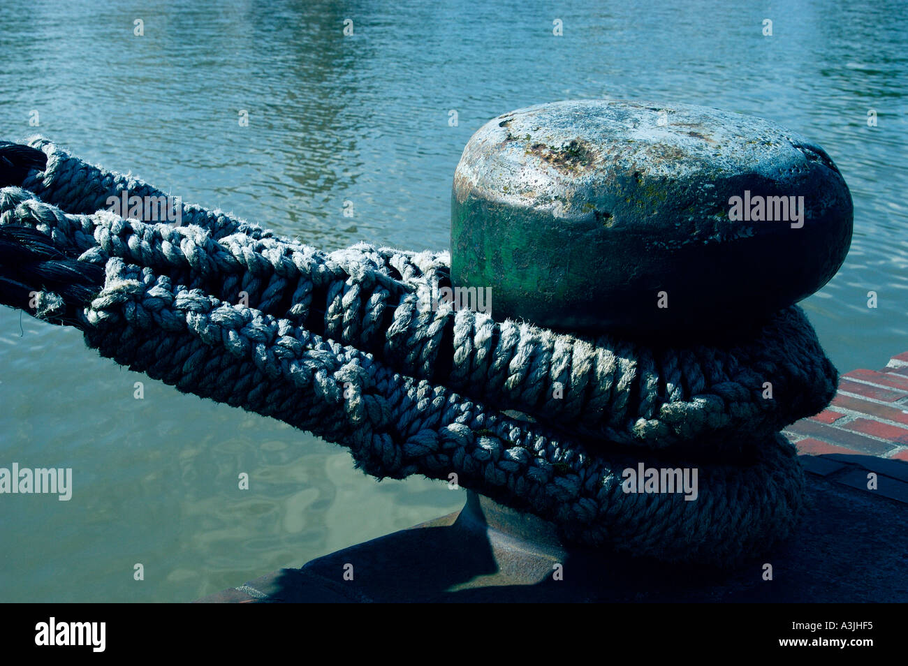 Bollard capstan hi-res stock photography and images - Alamy