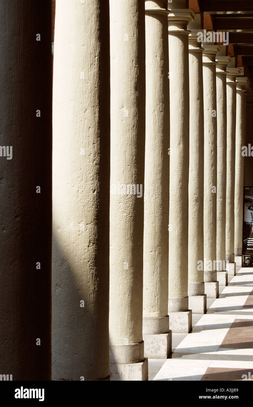 Rows classical stone pillars hi-res stock photography and images - Alamy