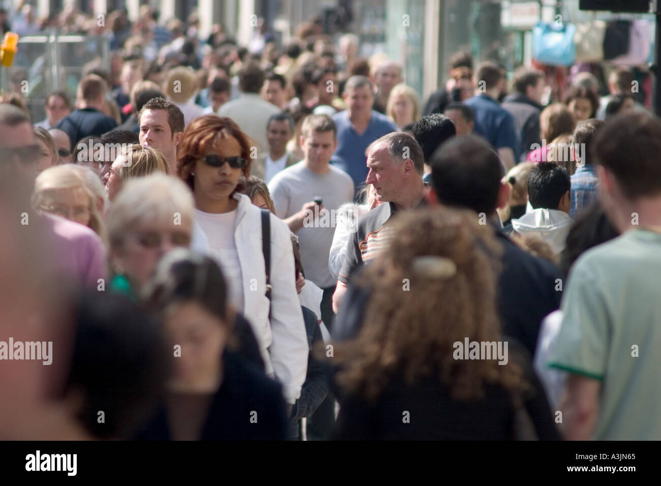 Crowd uk hi-res stock photography and images - Alamy