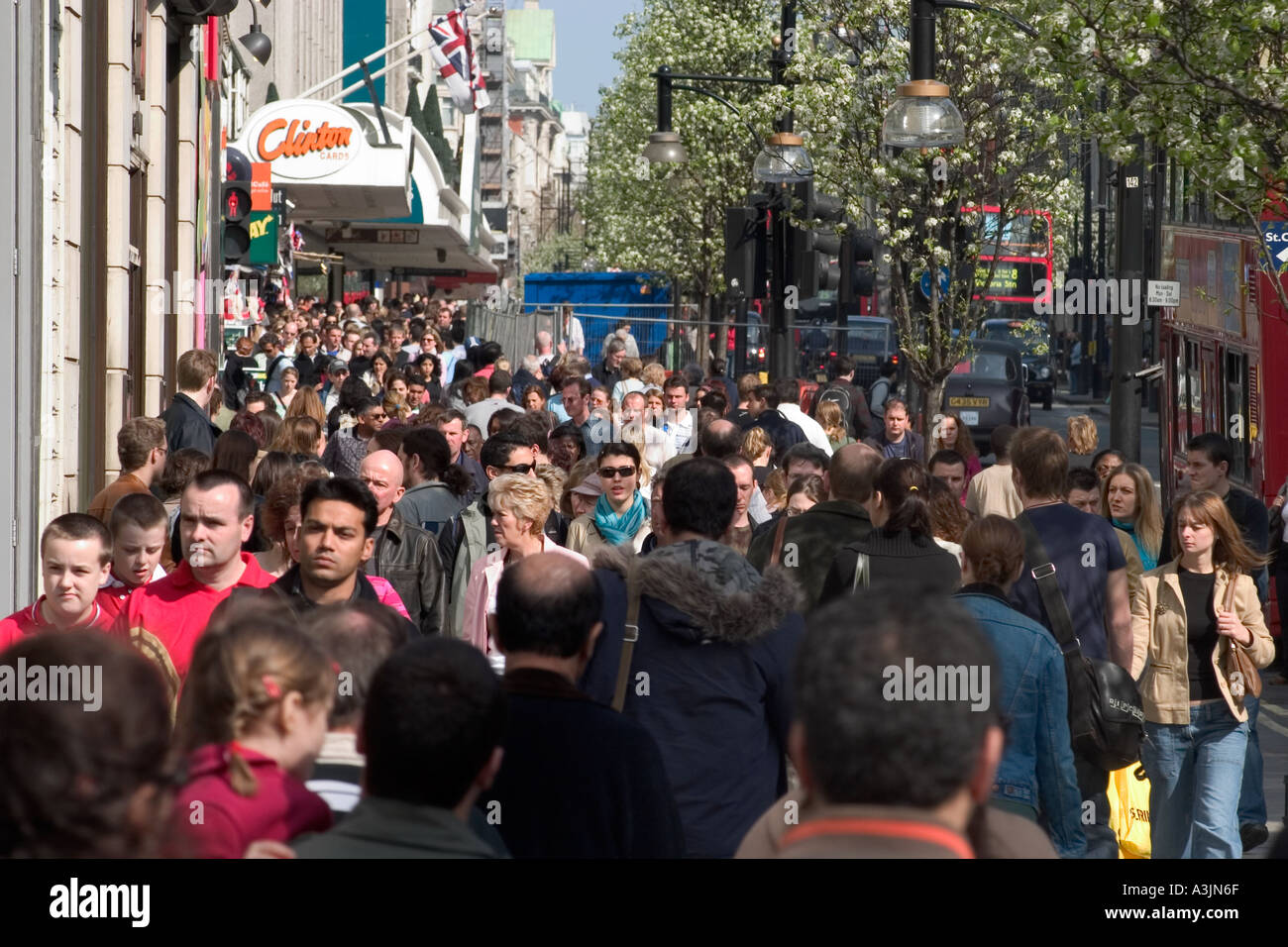 Crowded street london hi-res stock photography and images - Alamy