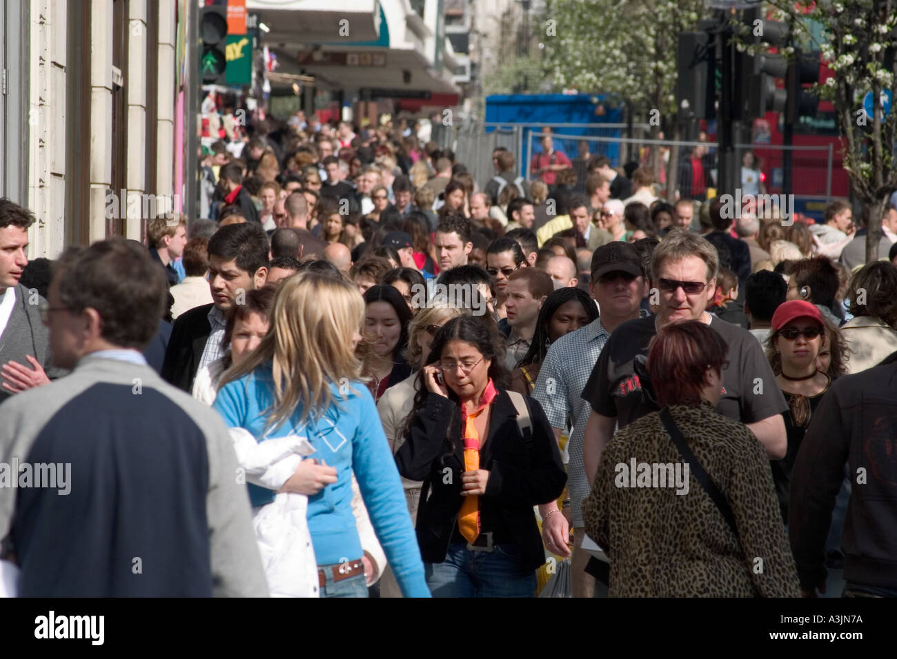 Crowd oxford street london hi-res stock photography and images - Alamy