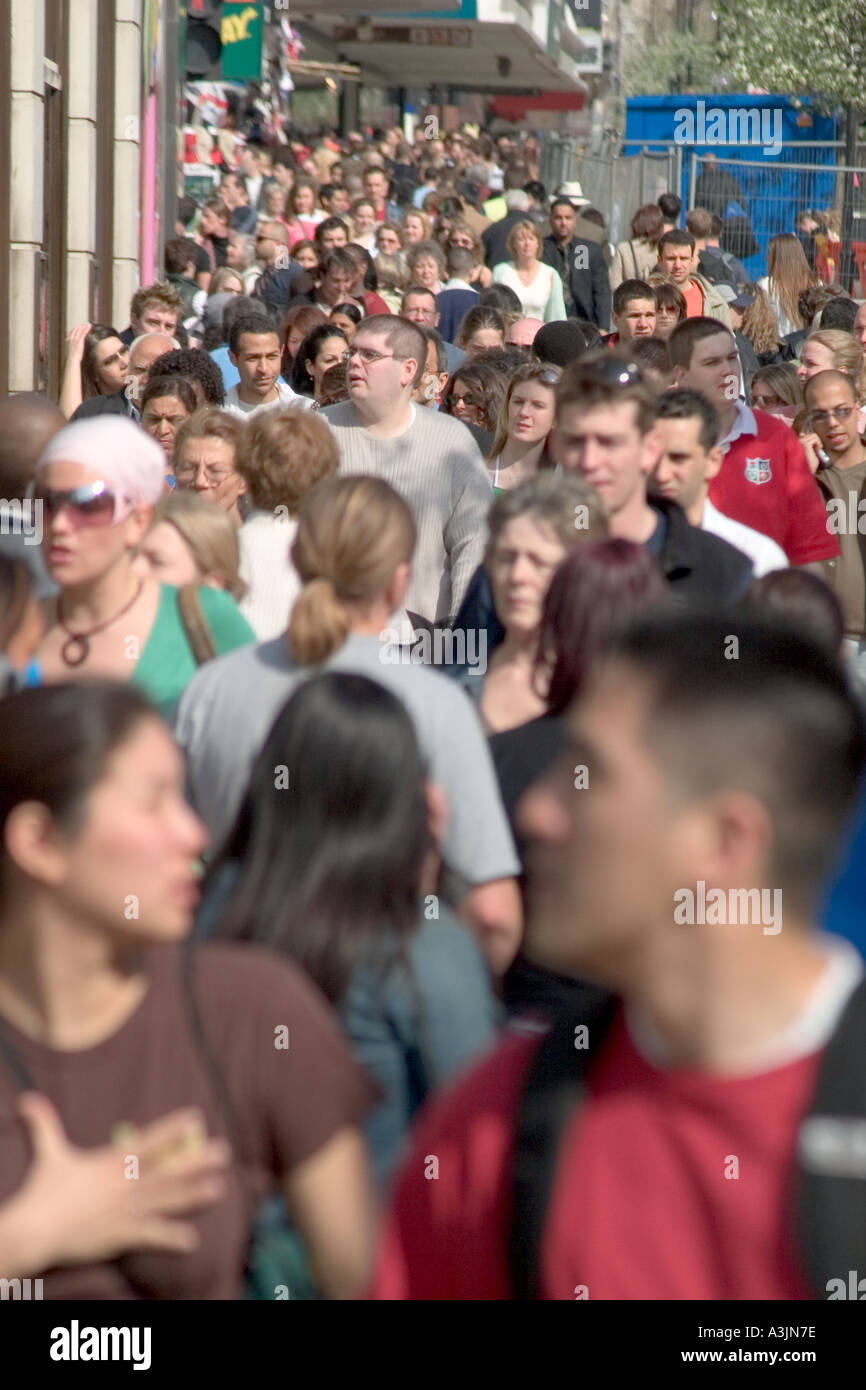 Crowded street london hi-res stock photography and images - Alamy