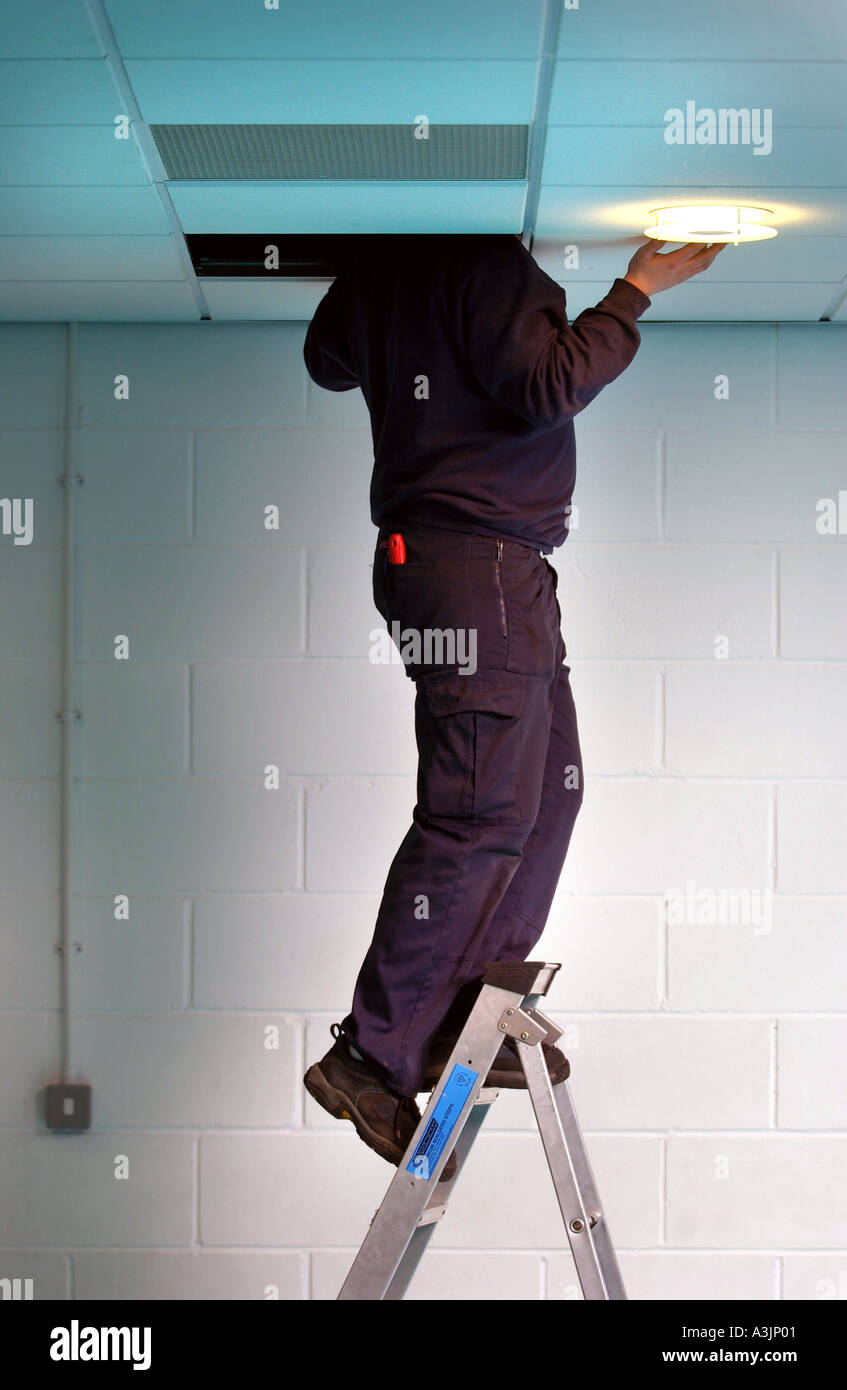 Health worker checks test hi-res stock photography and images - Alamy