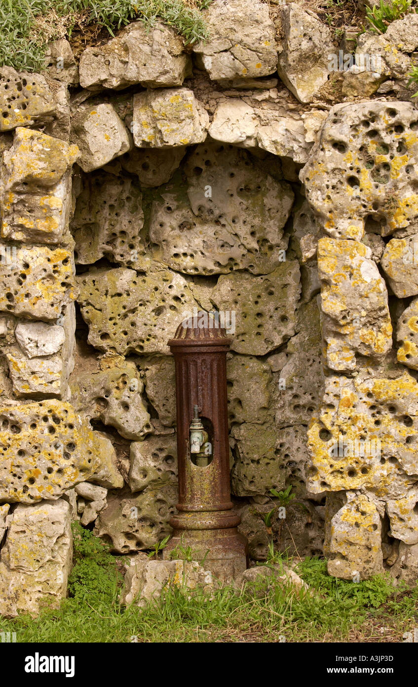 A DRINKING FOUNTAIN IN THE COTSWOLD VILLAGE OF NORTH CERNEY IN ...