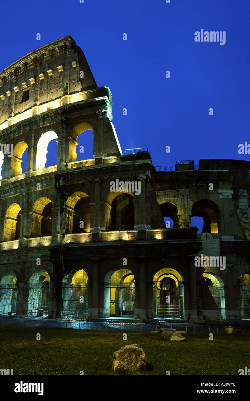 Night colosseum hi-res stock photography and images - Alamy