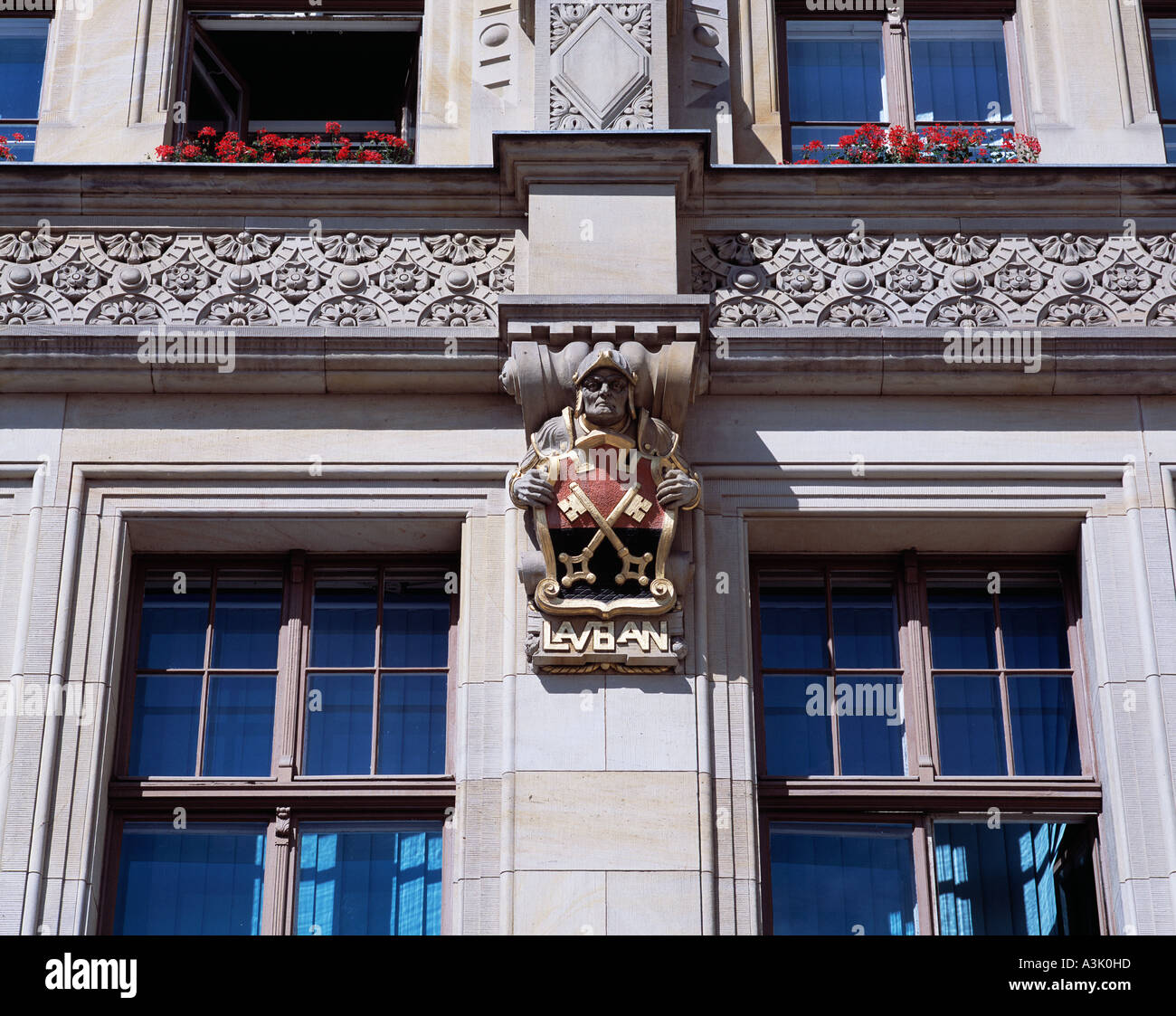Wappenbild der Stadt Lauban, heute Luban, Polen, am Neuen Rathaus in ...