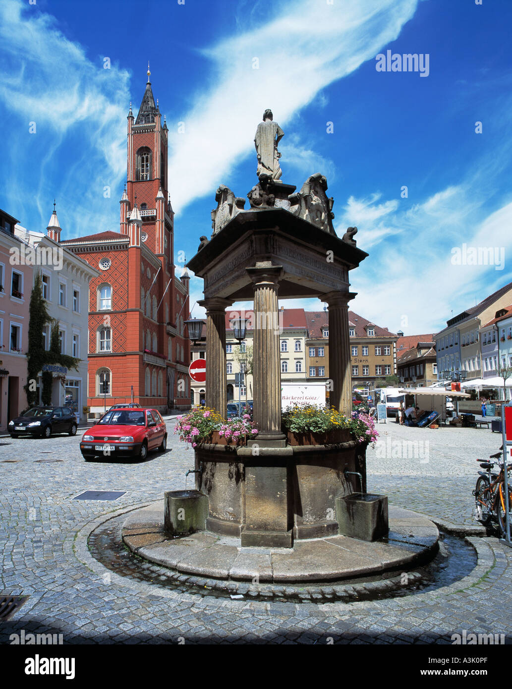 Marktplatz mit Renaissancerathaus und Andreasbrunnen in Kamenz ...