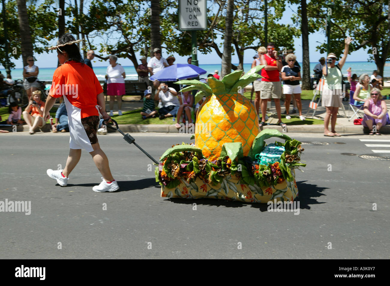 Oahu hawaiian street parade hi-res stock photography and images - Alamy