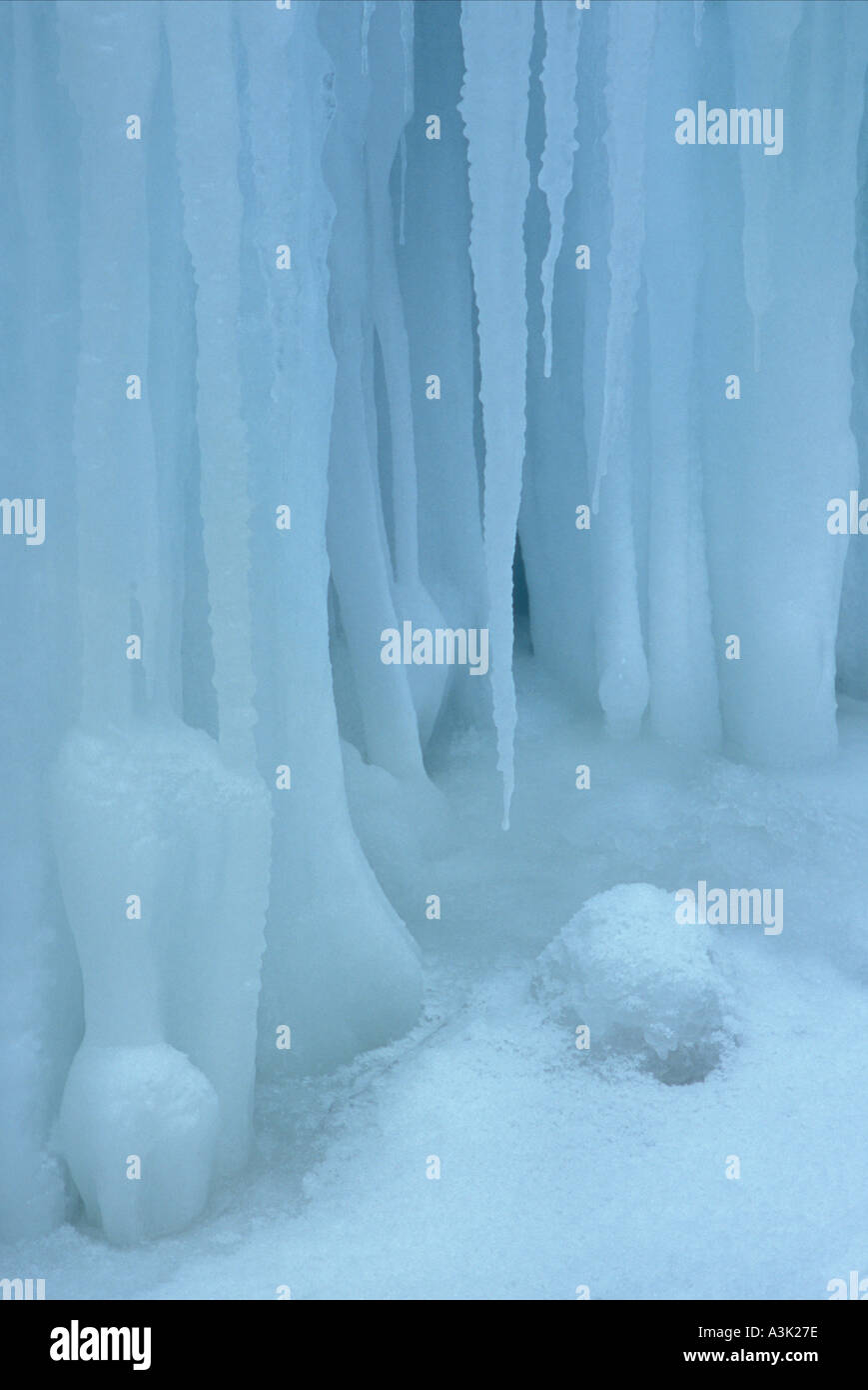 Ice stalagtites hi-res stock photography and images - Alamy