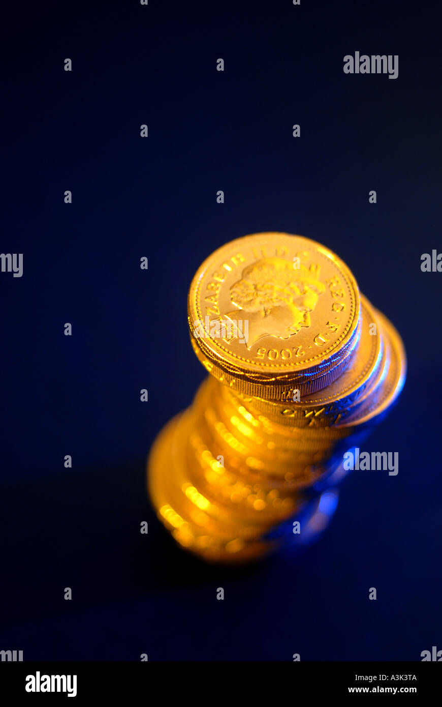 United Kingdom one pound sterling coins Stock Photo - Alamy