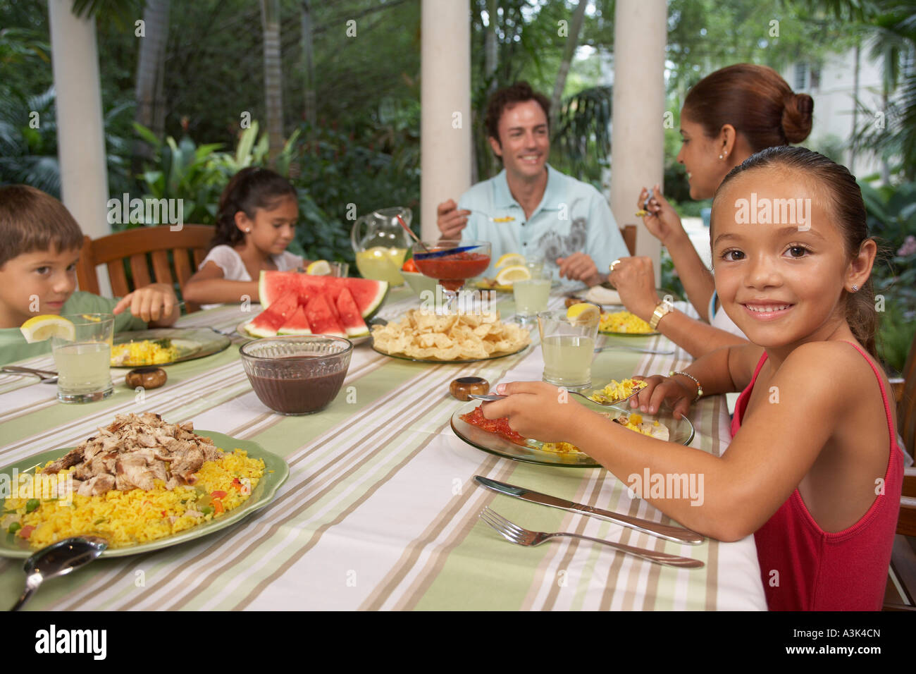 Latino dad and daughter 10 hi-res stock photography and images - Alamy