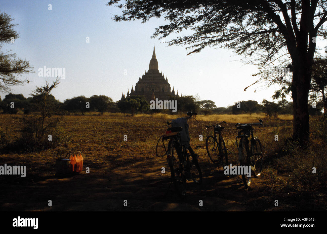 Dawn rises over an ancient temple at Bagan in northern Myanmar Stock ...