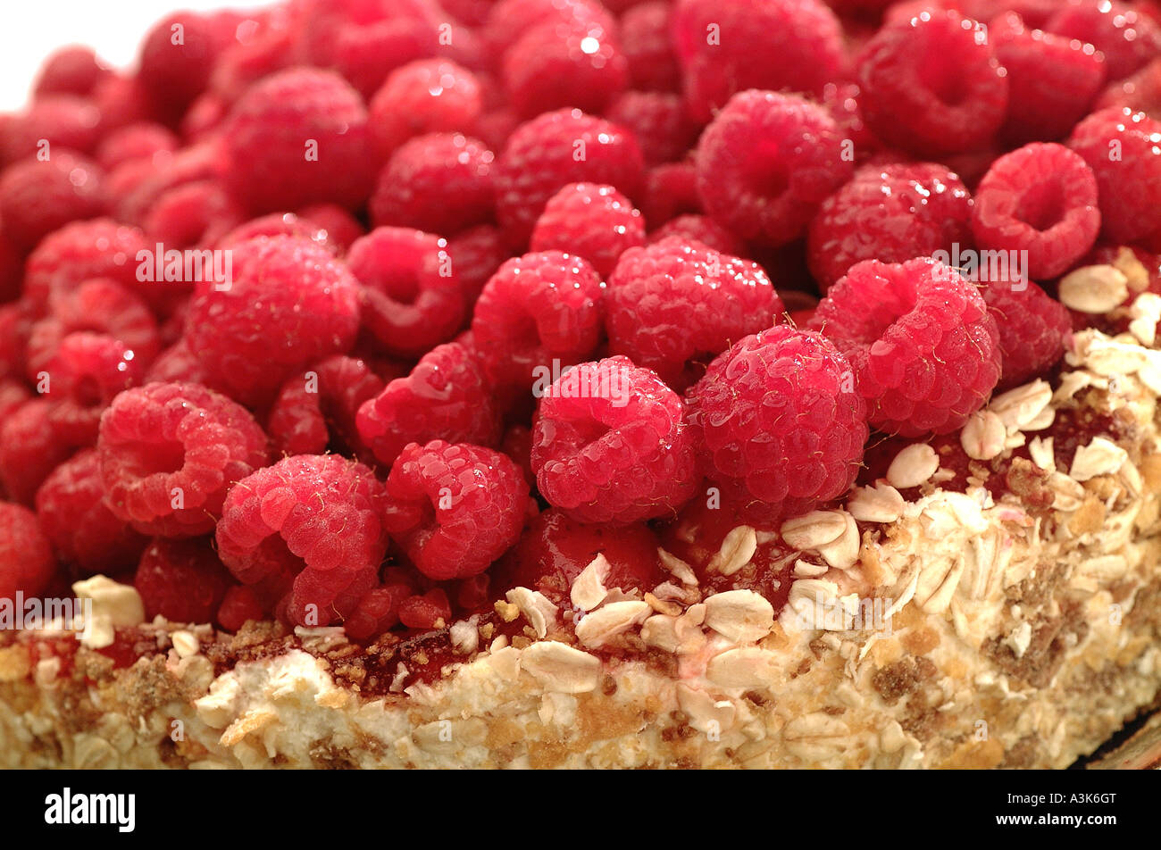 Raspberry cheesecake cheesecake dessert hi-res stock photography and ...
