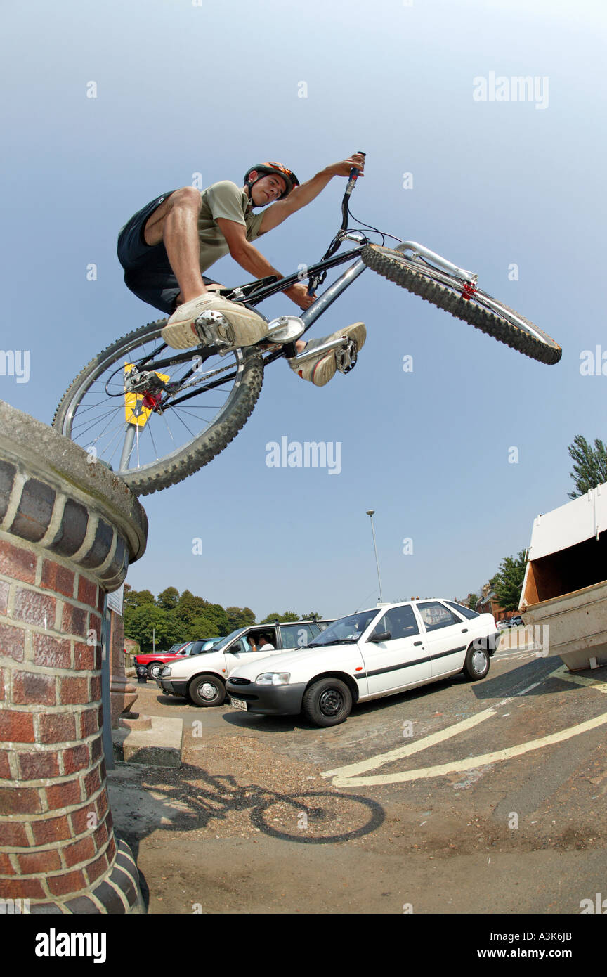 Mountainbike trick hi-res stock photography and images - Alamy