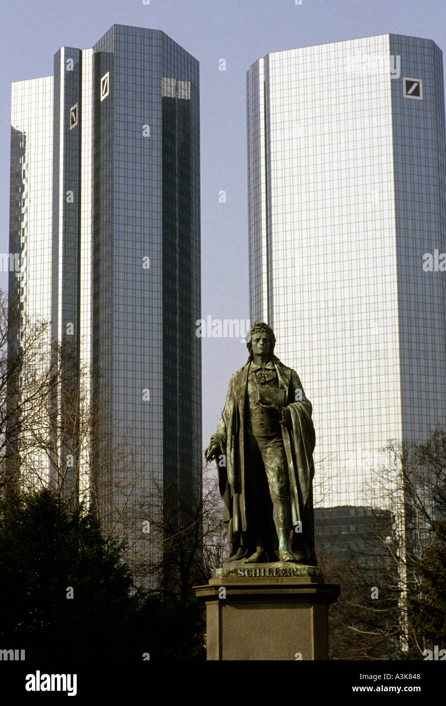 Deutsche bank statue hi-res stock photography and images - Alamy
