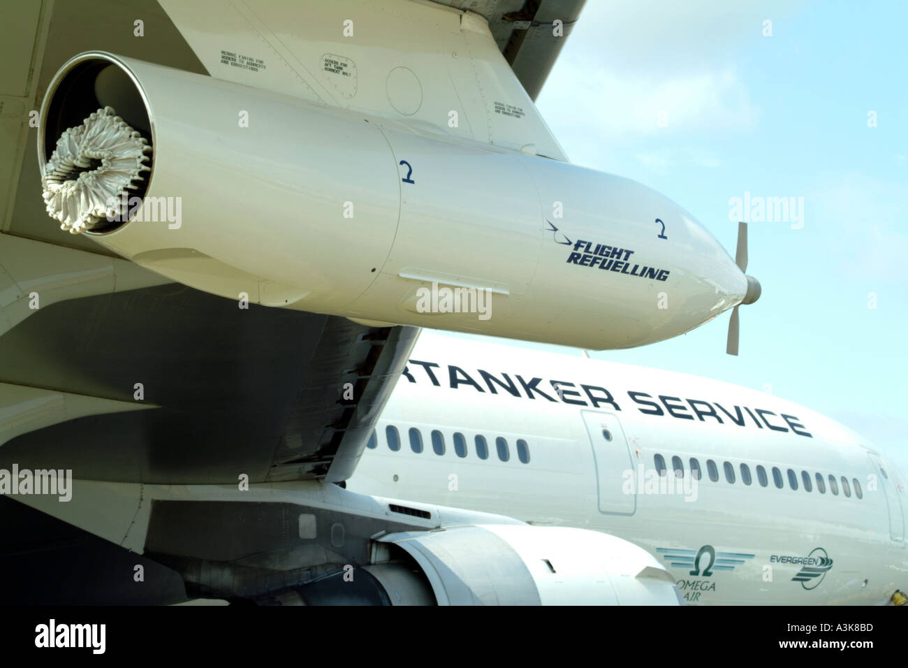 Flight Refuelling DC10 Global Airtanker USA Stock Photo - Alamy