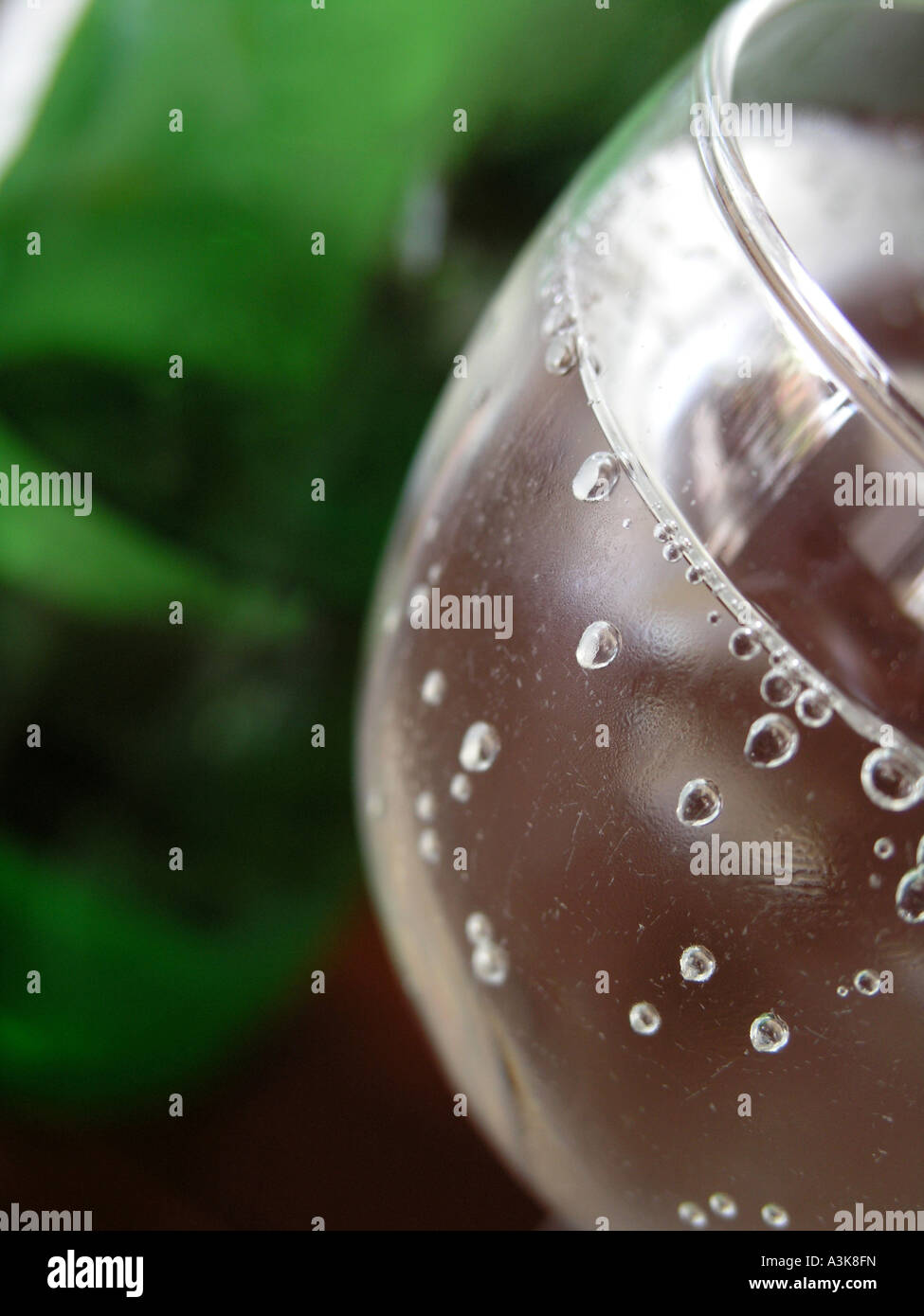 Sparkling water with bubbles in a clear glass Stock Photo - Alamy
