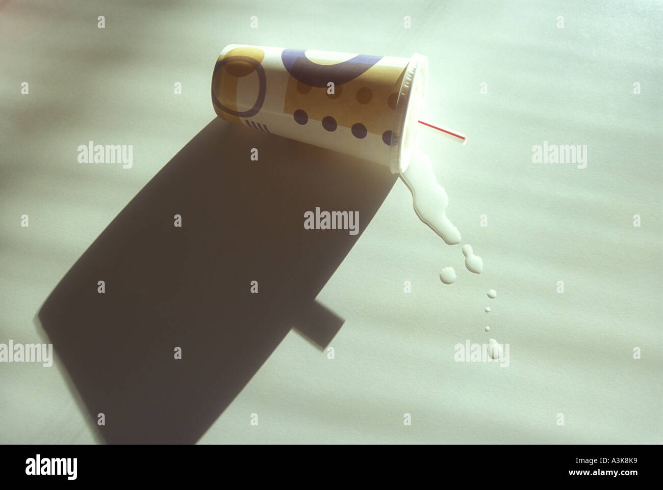 Disposable paper drink cup lid and straw Stock Photo - Alamy