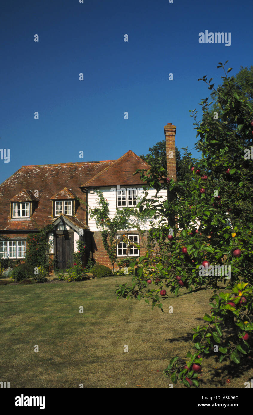 Kentish Cottage Nr Smarden Kent England Stock Photo - Alamy